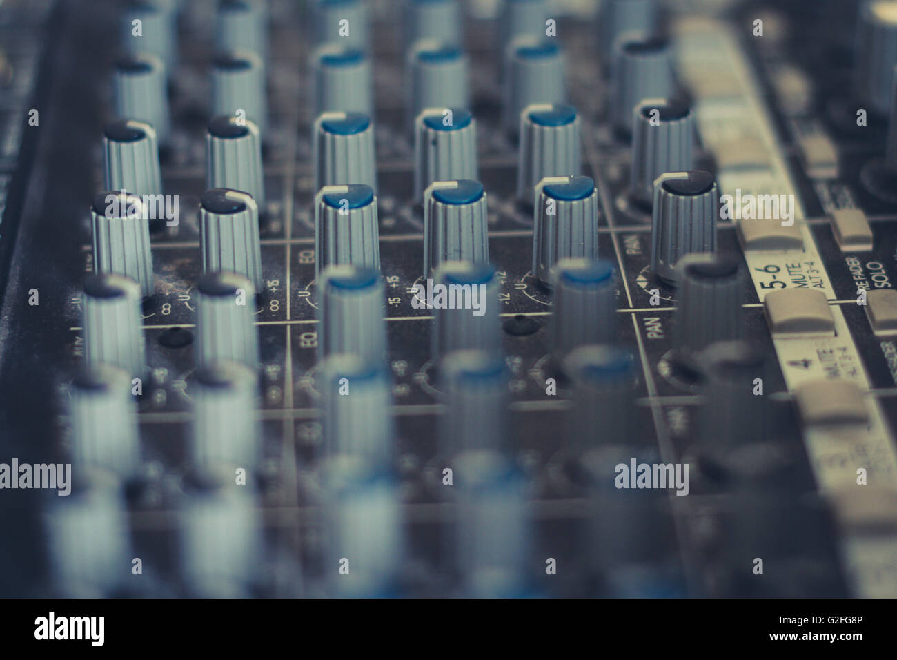 Black music studio hi-res stock photography and images - Alamy