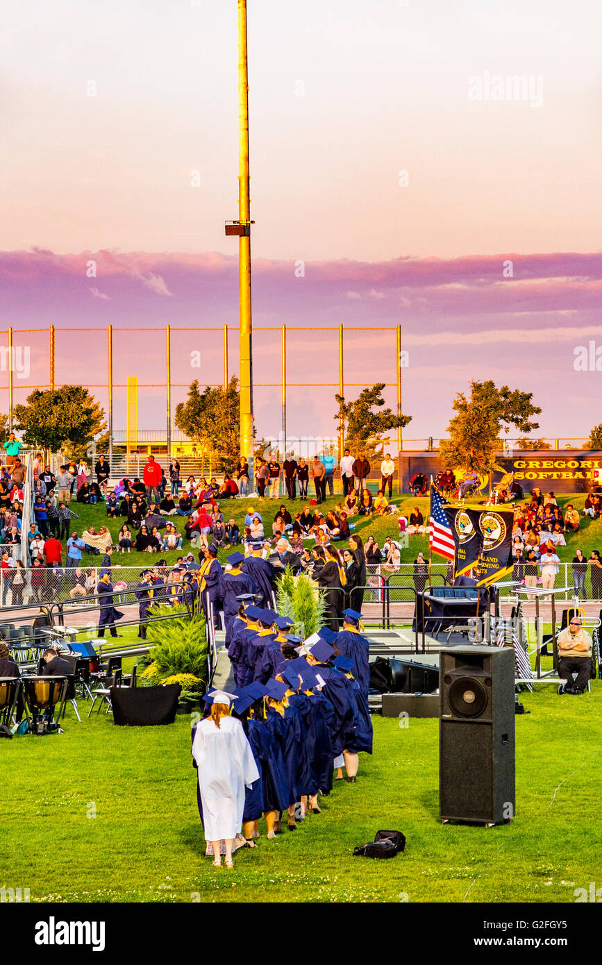 High school graduation ceremony hi-res stock photography and images - Alamy