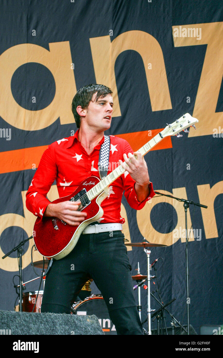 Franz Ferdinand performing at the Reading Festival 2004, Reading ...