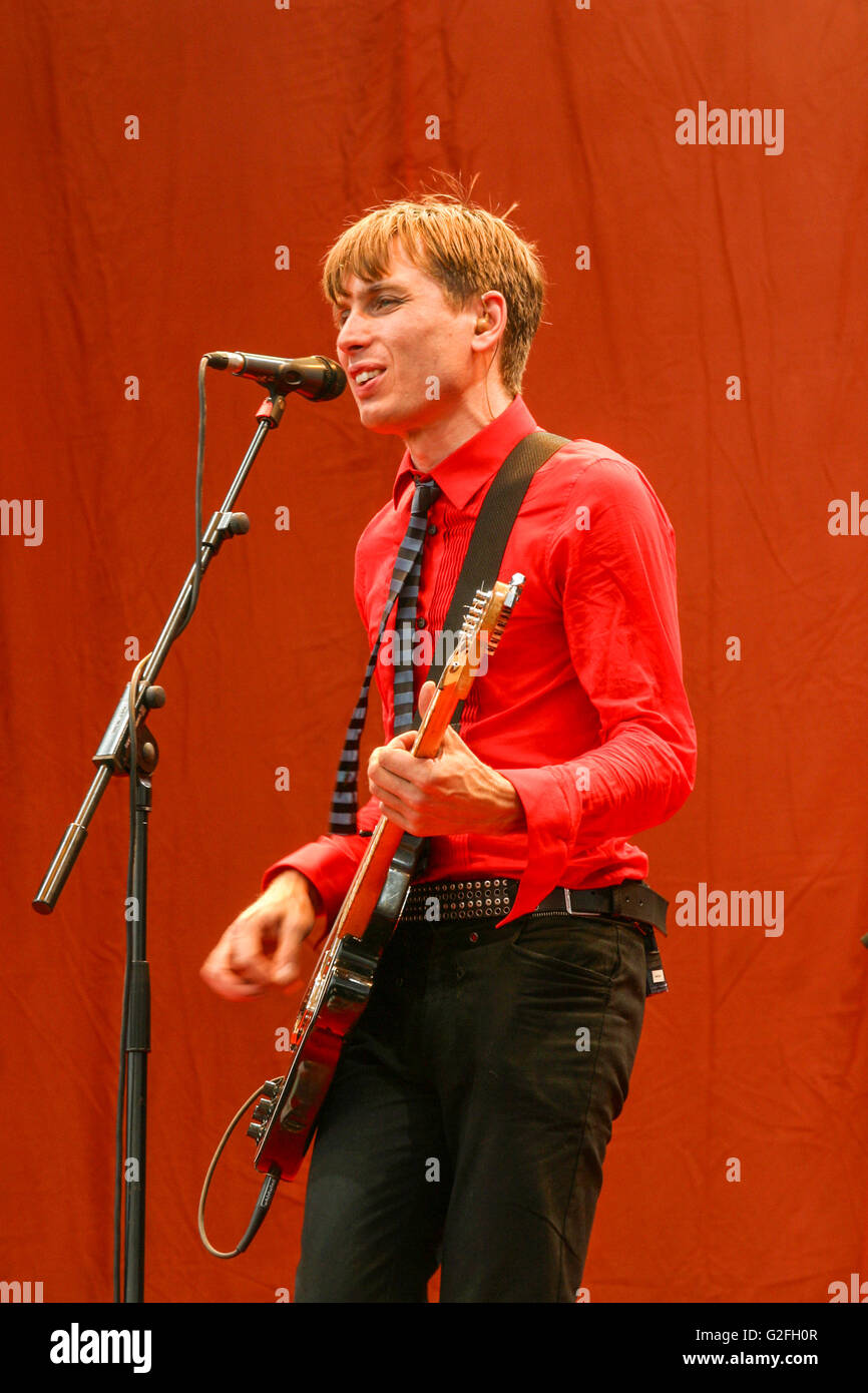 Franz Ferdinand performing at the Reading Festival 2004, Reading ...