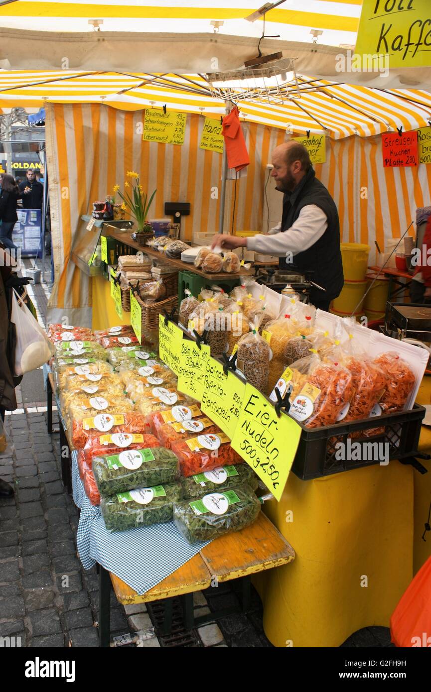Food vendor offering hi-res stock photography and images - Alamy