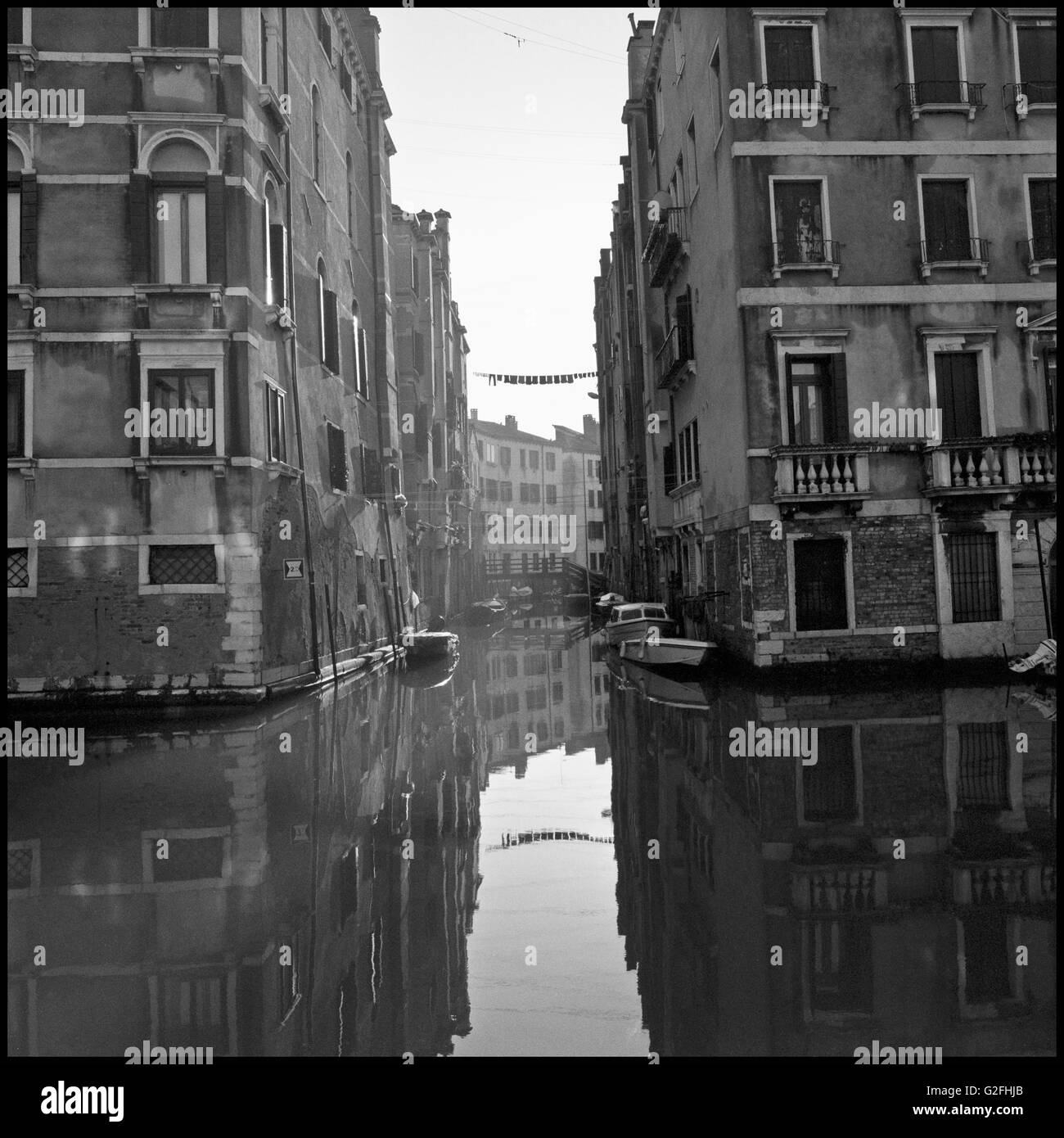 Outdoor reflection buildings Black and White Stock Photos & Images - Alamy
