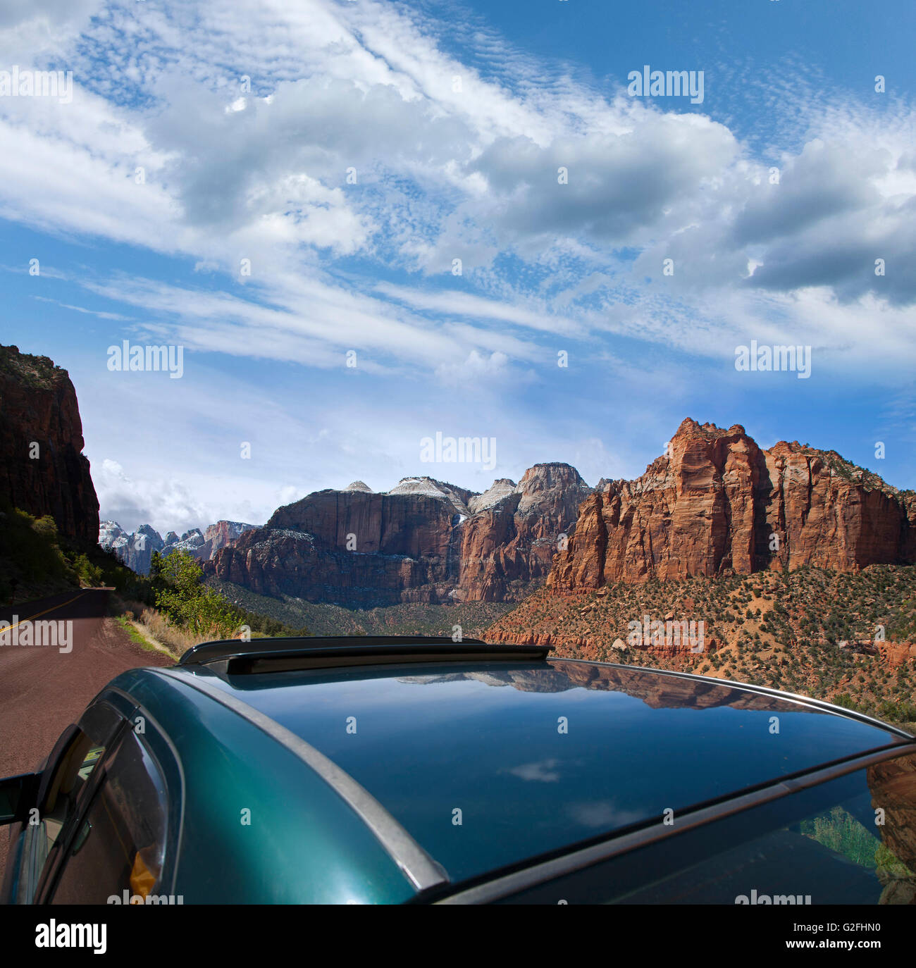 Road car mountains in background hi-res stock photography and images ...