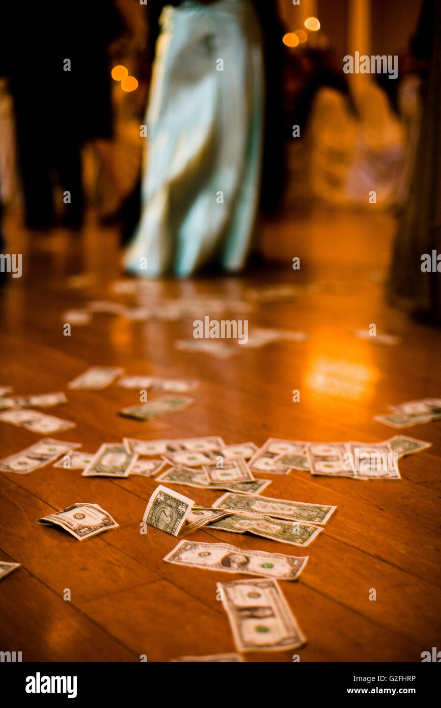 Wedding money dance hi-res stock photography and images - Alamy