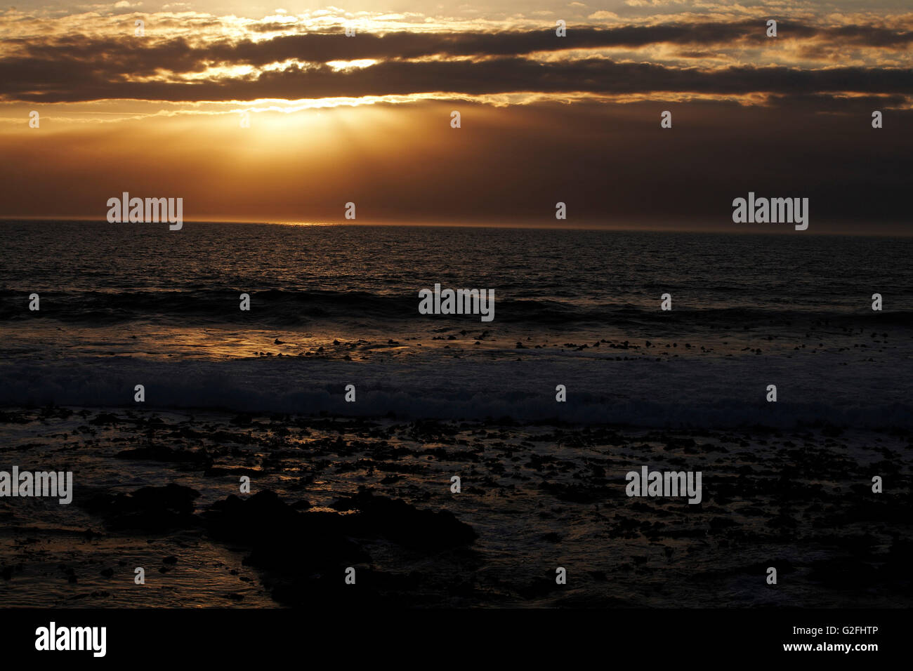 Sunset over ocean nature hi-res stock photography and images - Alamy