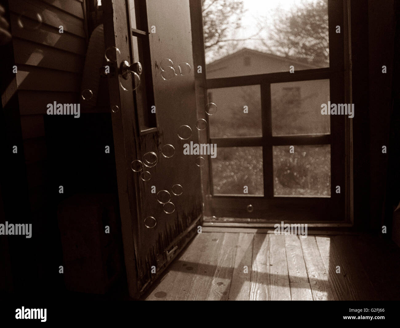 Screen door porch hi-res stock photography and images - Alamy