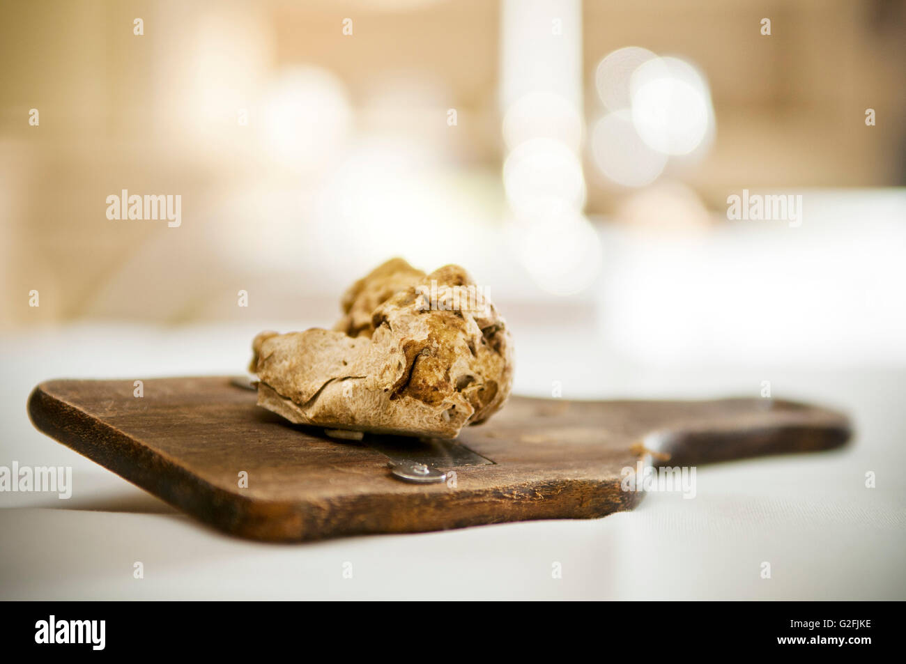 White truffles hi-res stock photography and images - Alamy