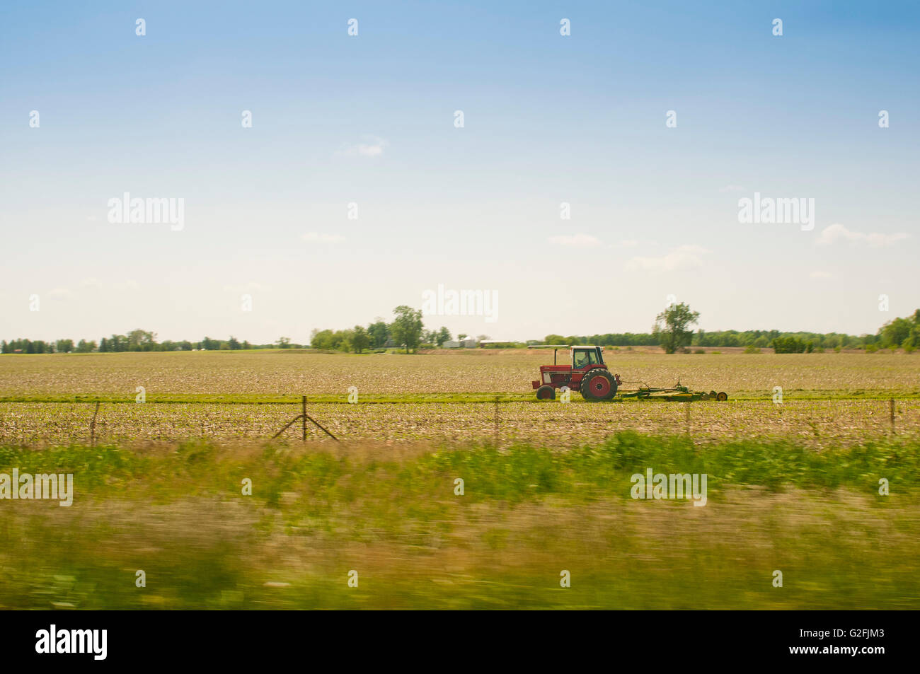Tractor working on farm field hi-res stock photography and images - Alamy