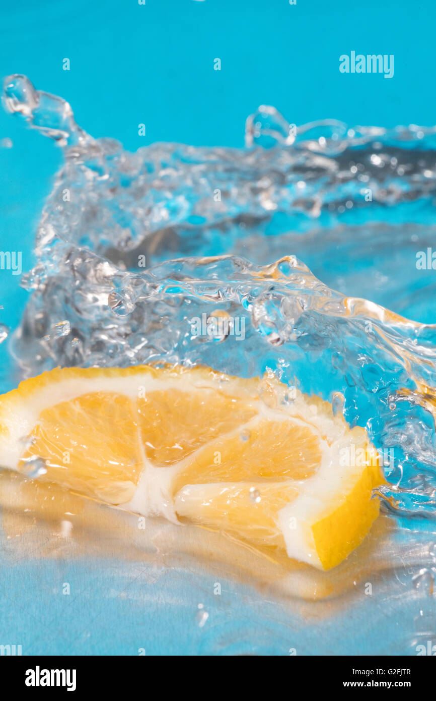 Lemon slice splash hi-res stock photography and images - Alamy