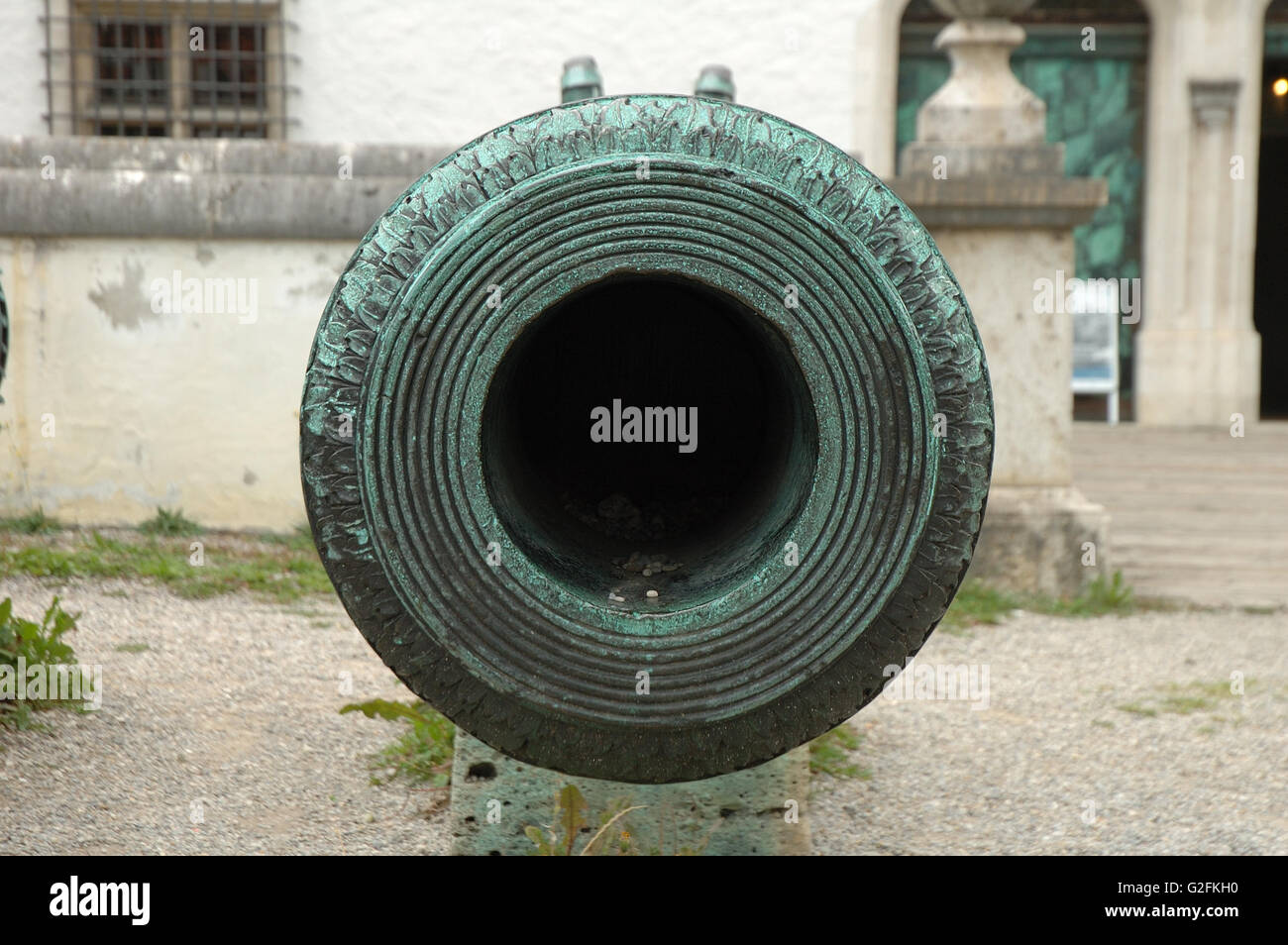 Frontal view of antique cannon barrel Stock Photo - Alamy