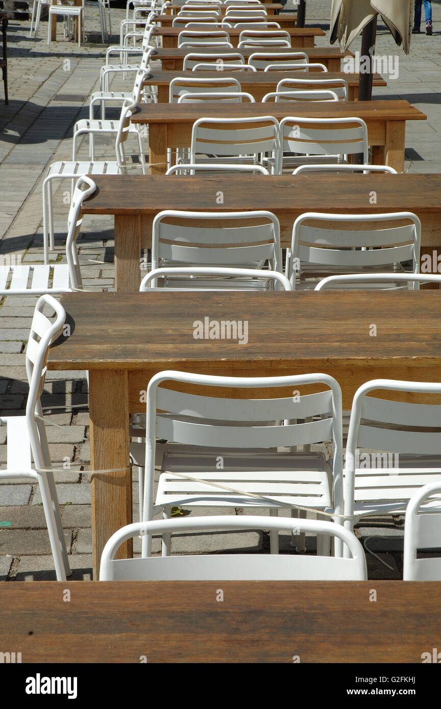 Empty wooden tables chairs hi-res stock photography and images - Alamy