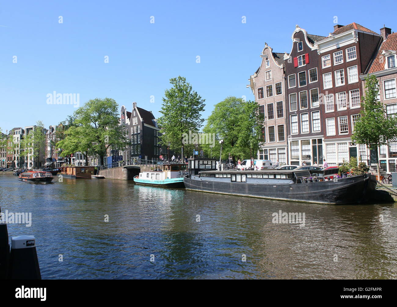 17th and 18th century warehouses and house boats moored along ...