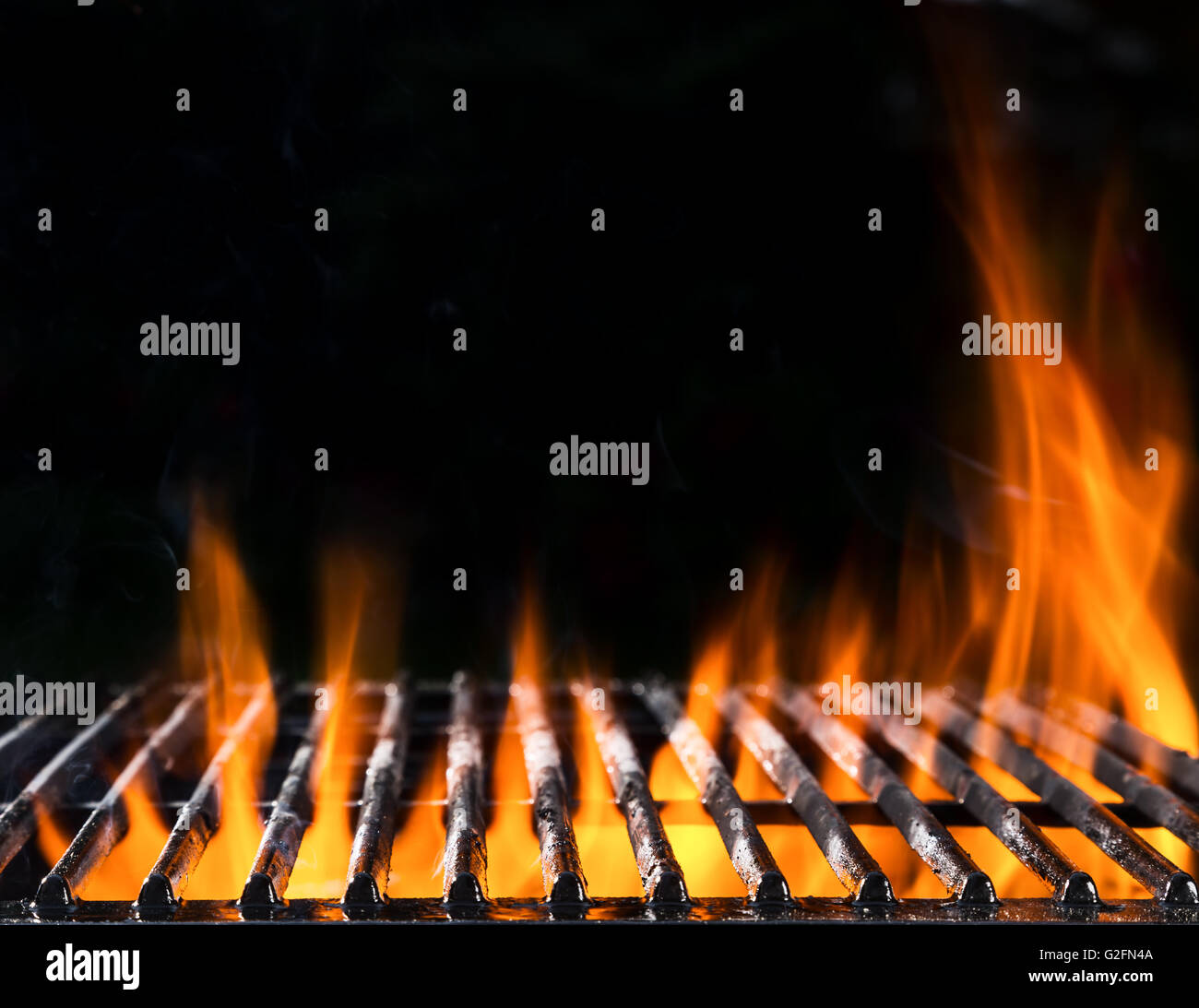 Empty grill grid in fire with black background Stock Photo - Alamy