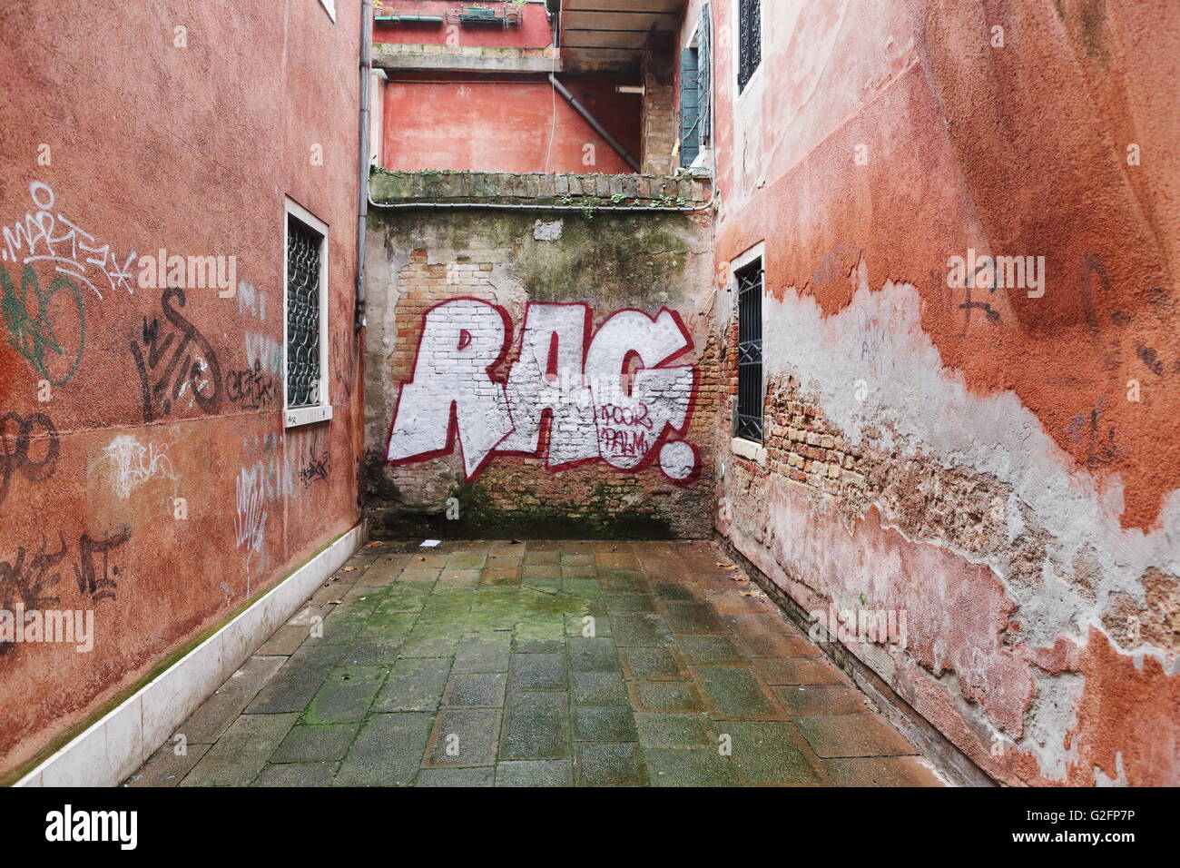 Venice graffiti walls hi-res stock photography and images - Alamy