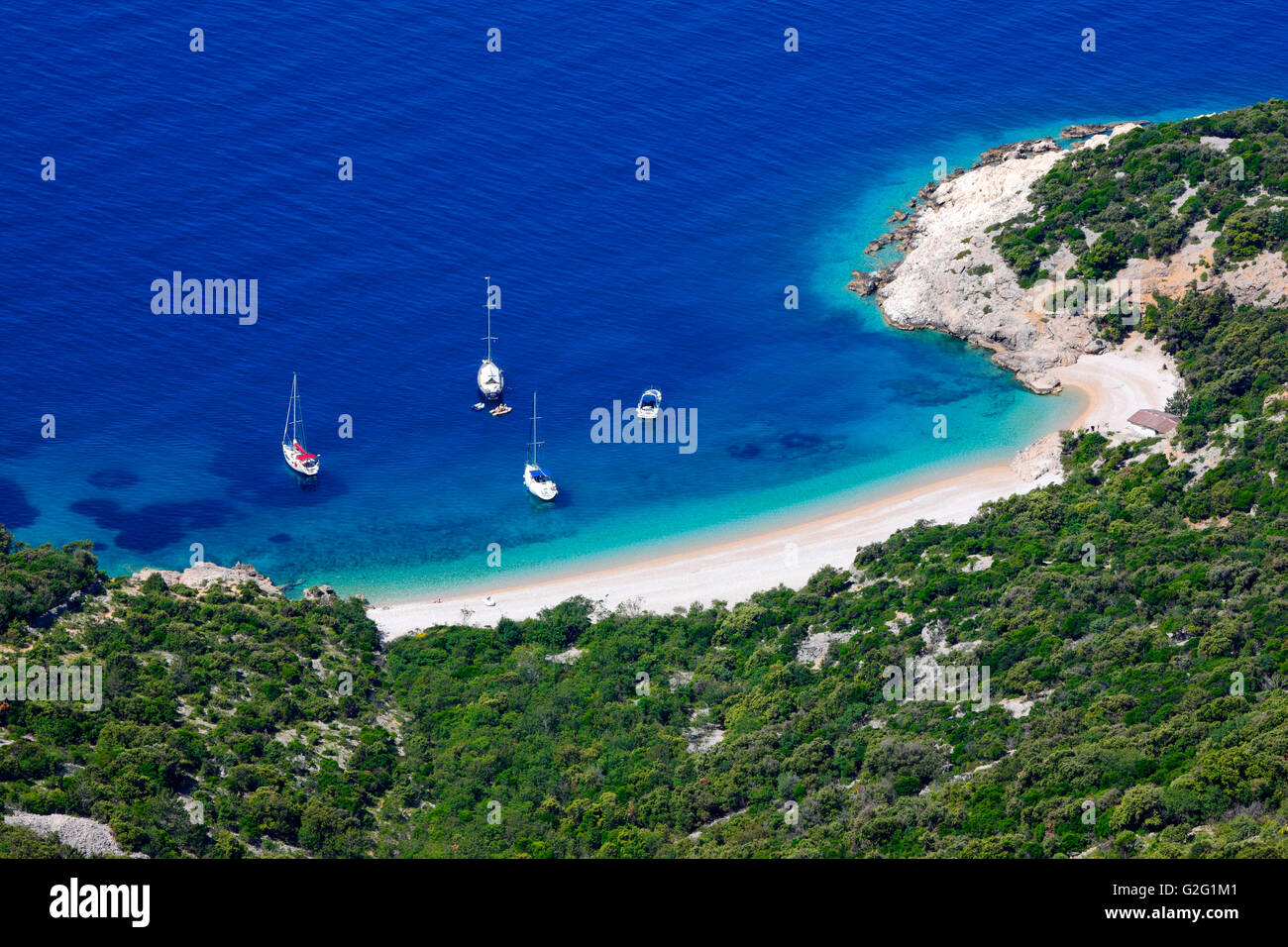 Beautiful beach with sailboats under Lubenice village on island Cres ...