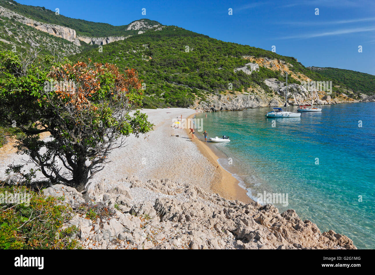 Beautiful beach with sailboats under Lubenice village on island Cres ...