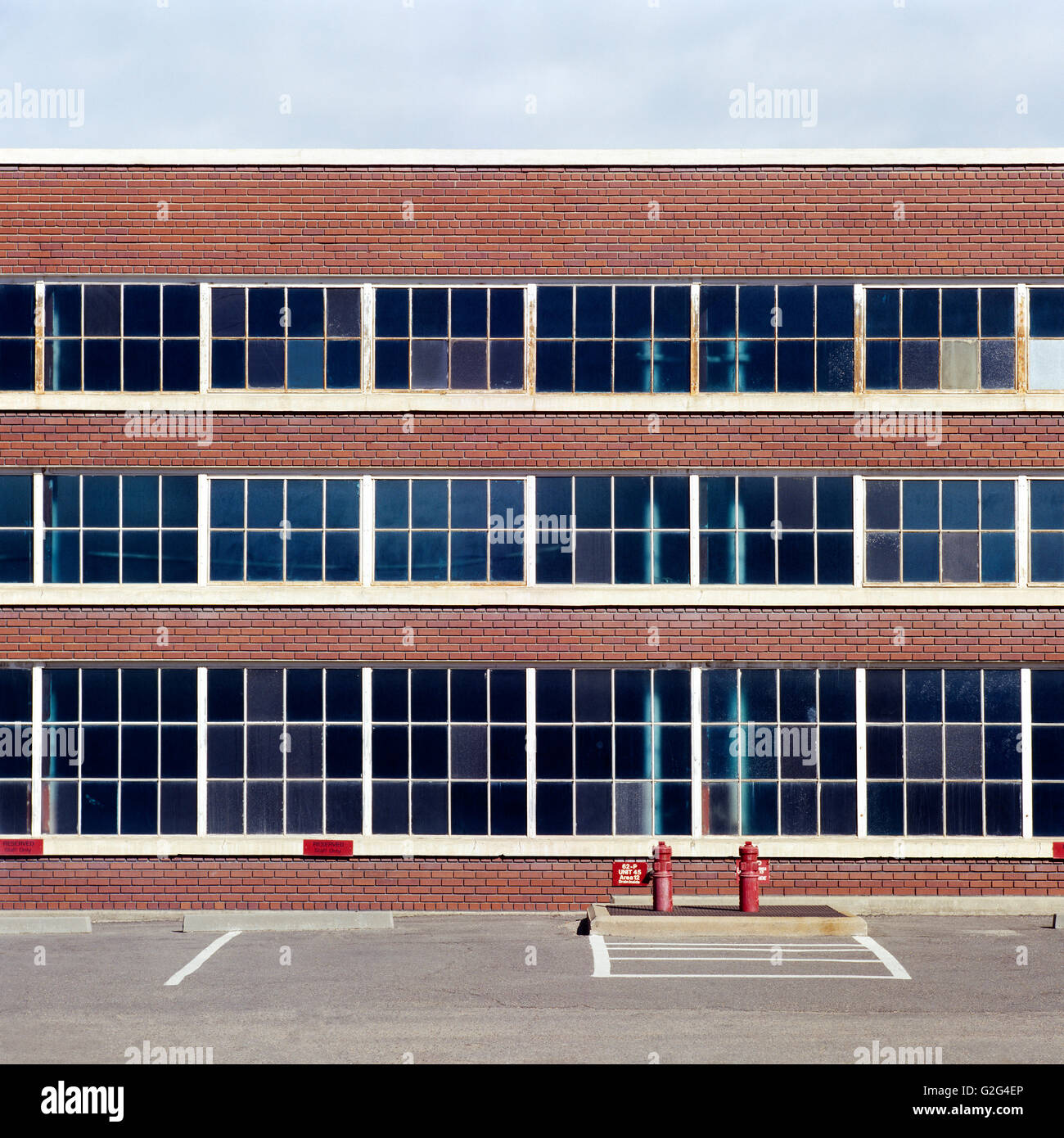 Generic school building hi-res stock photography and images - Alamy