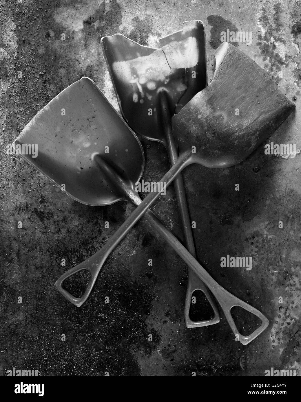 Shovels hi-res stock photography and images - Alamy