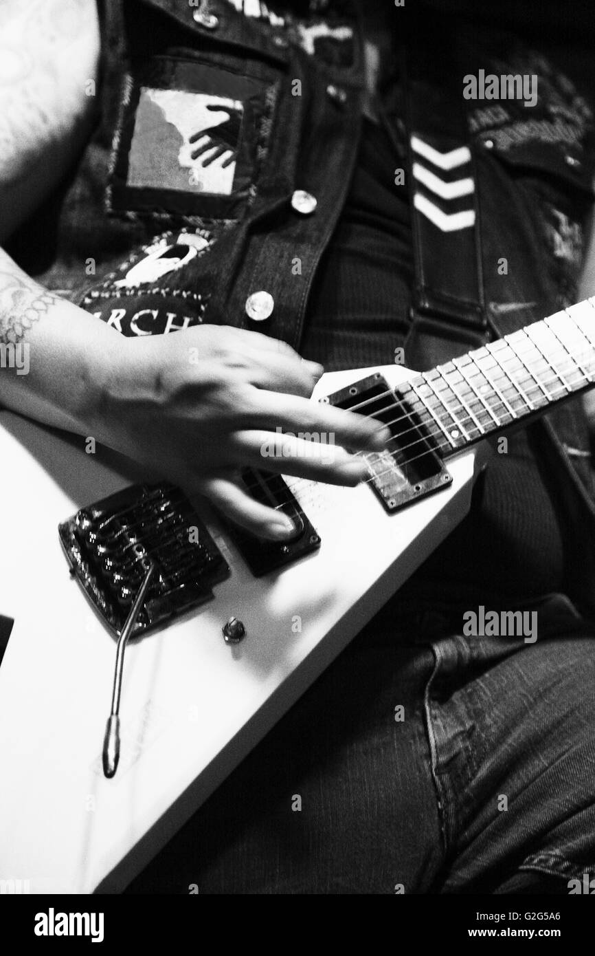 Metal guitarist hi-res stock photography and images - Alamy