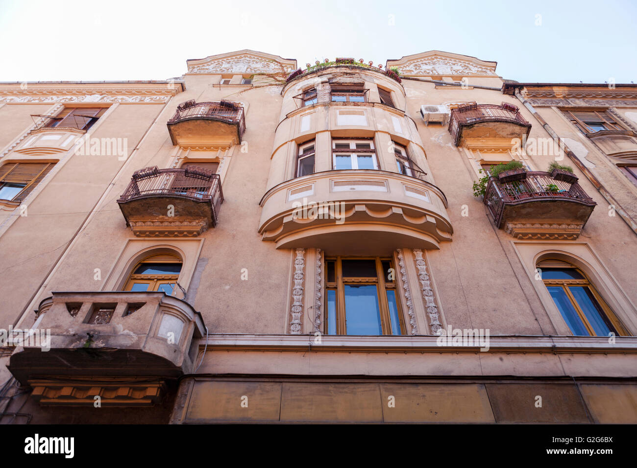 European italian style estate hi-res stock photography and images - Alamy