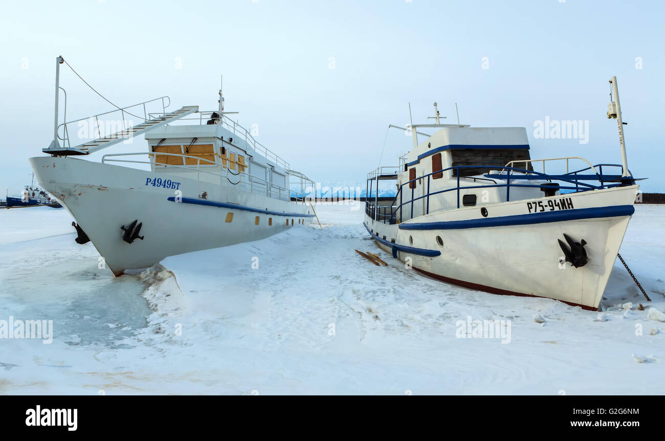 Old ship covered in ice hi-res stock photography and images - Alamy