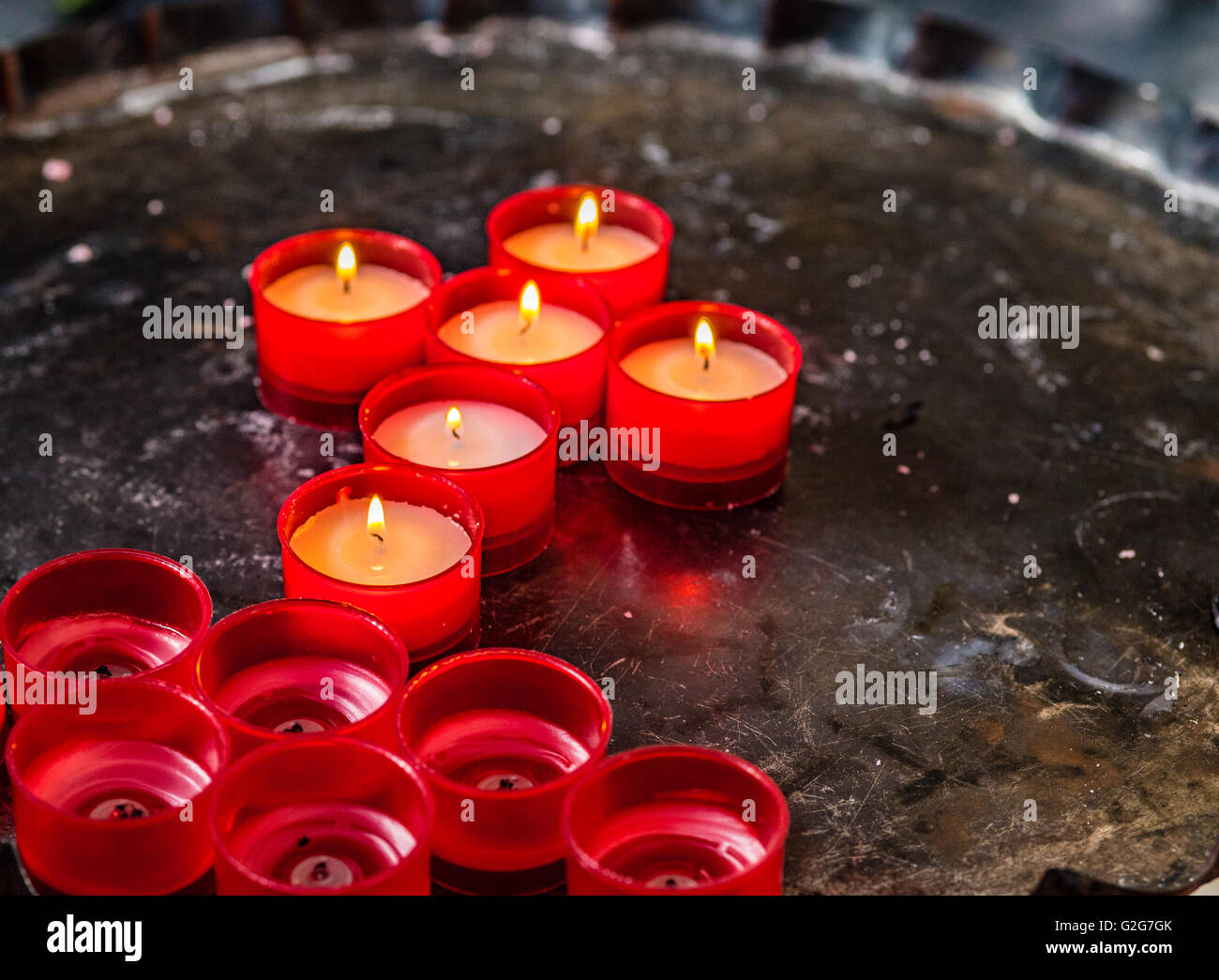 Candle and cross hi-res stock photography and images - Alamy