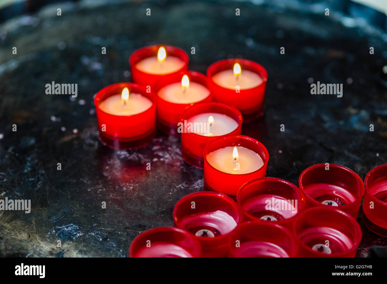 Candle and cross hi-res stock photography and images - Alamy