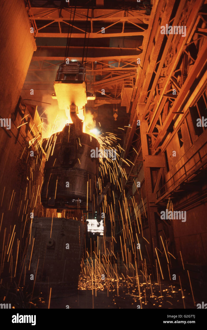 Molten iron sparks hi-res stock photography and images - Alamy