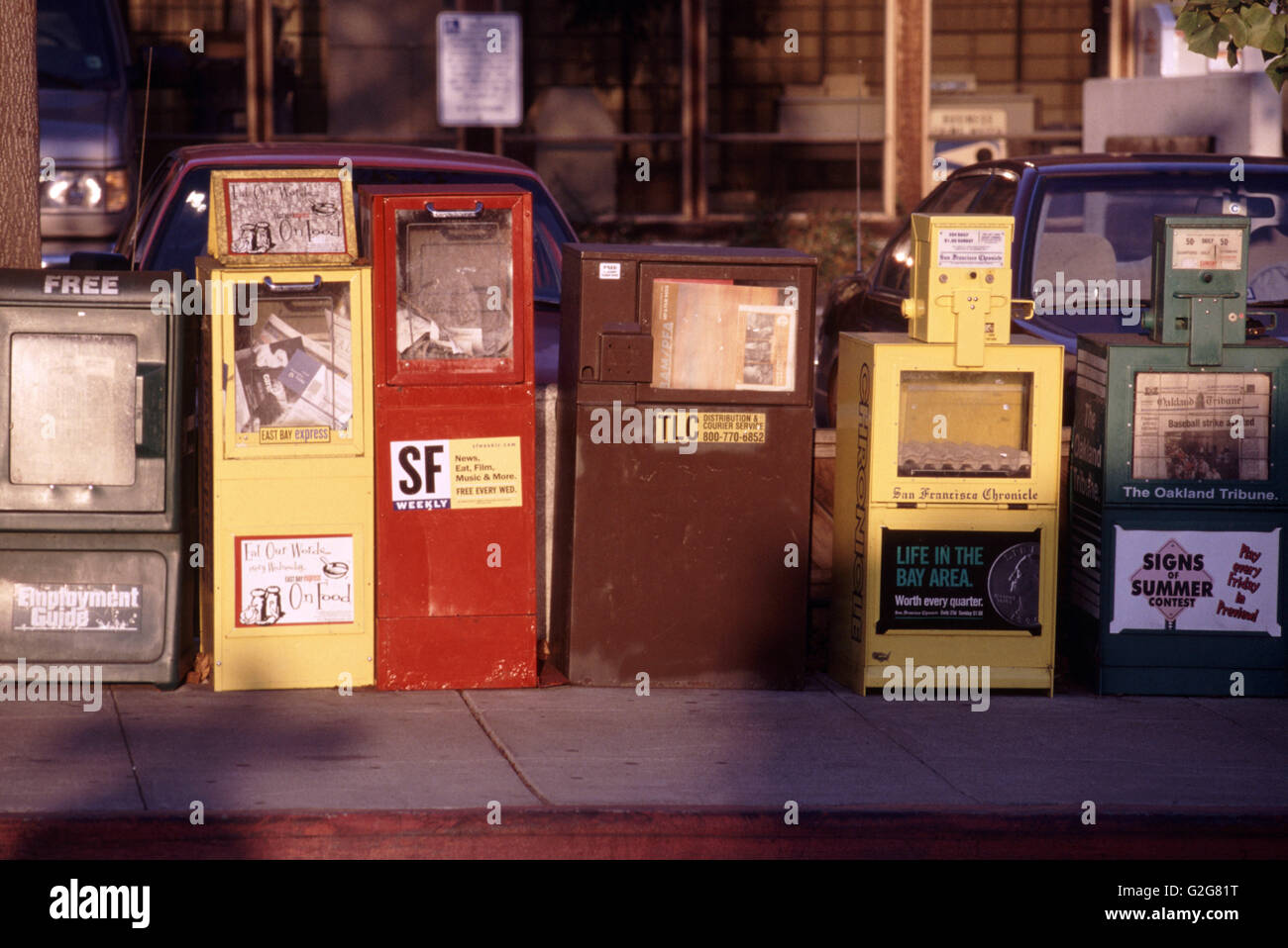 Newspaper news media machine vending machine hi-res stock photography ...