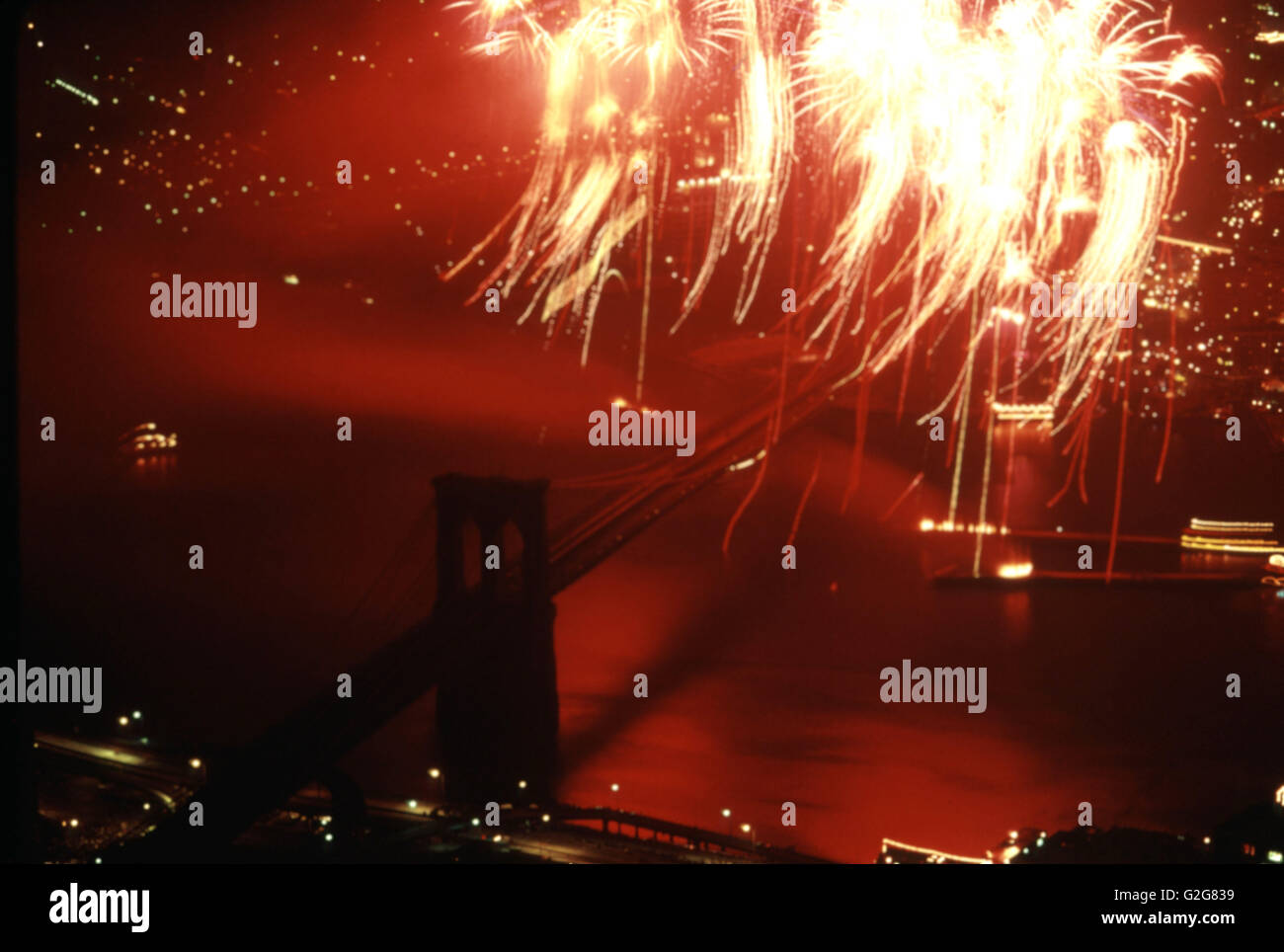 Brooklyn bridge fireworks hi-res stock photography and images - Alamy