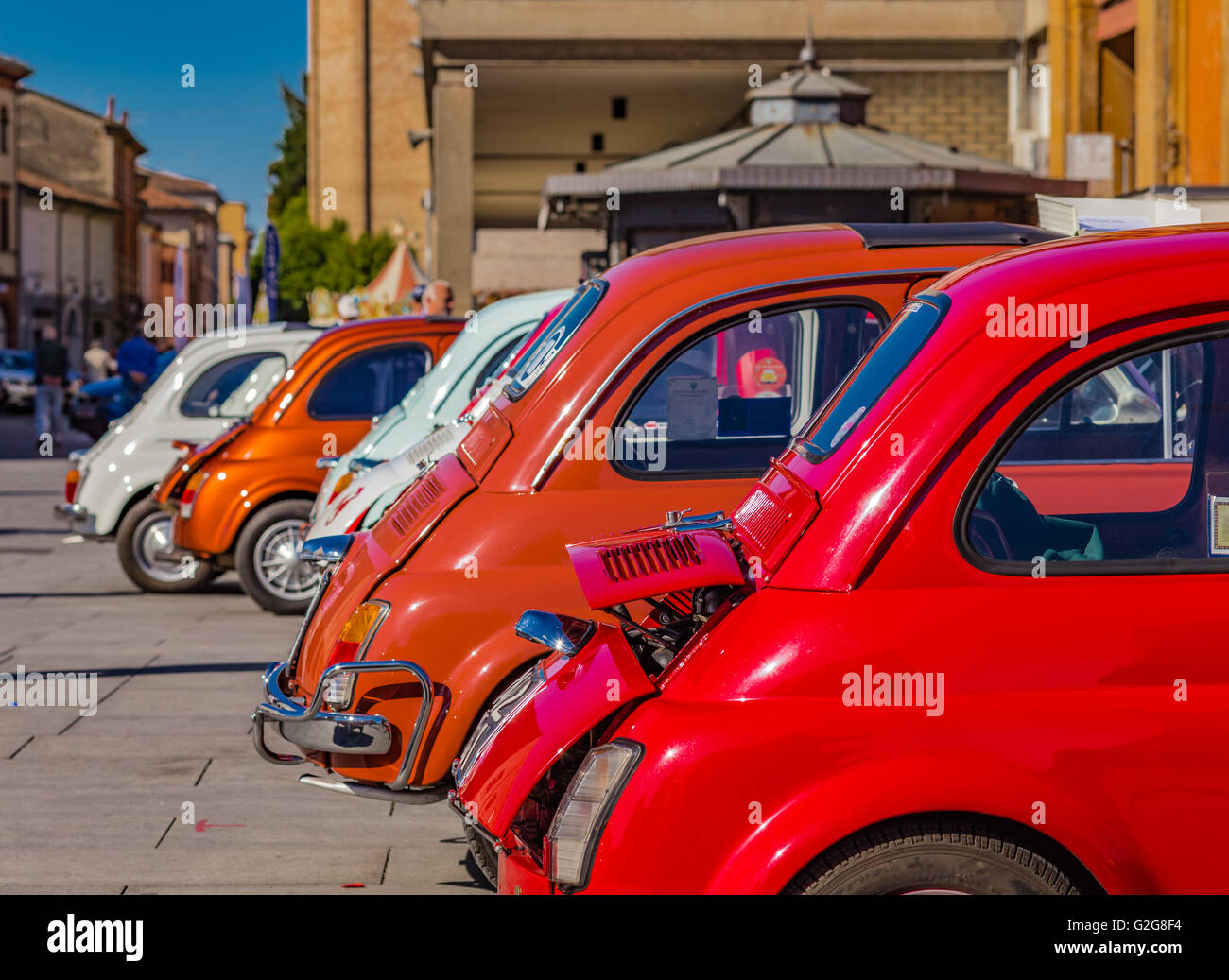 Car rows hi-res stock photography and images - Alamy