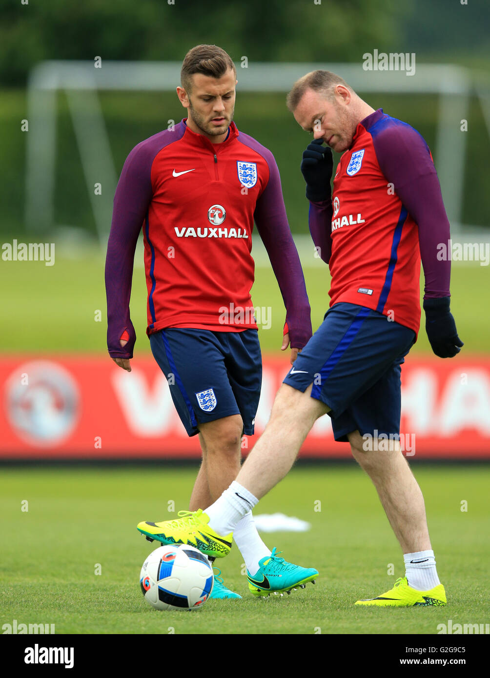 England's Jack Wilshere (left) and Wayne Rooney during a training ...