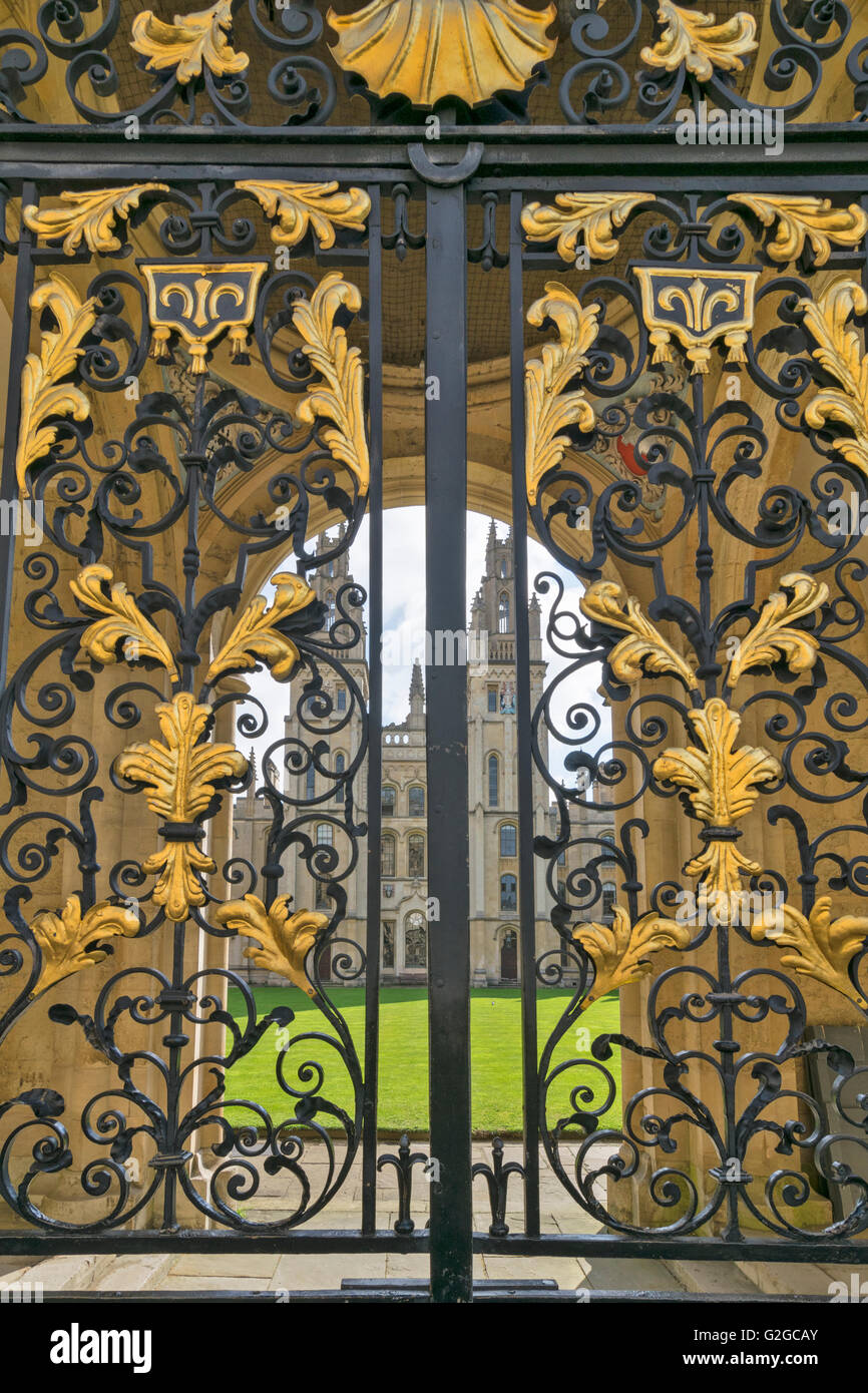 ALL SOULS COLLEGE OXFORD SEEN THROUGH THE DECORATED GILDED GATE Stock ...