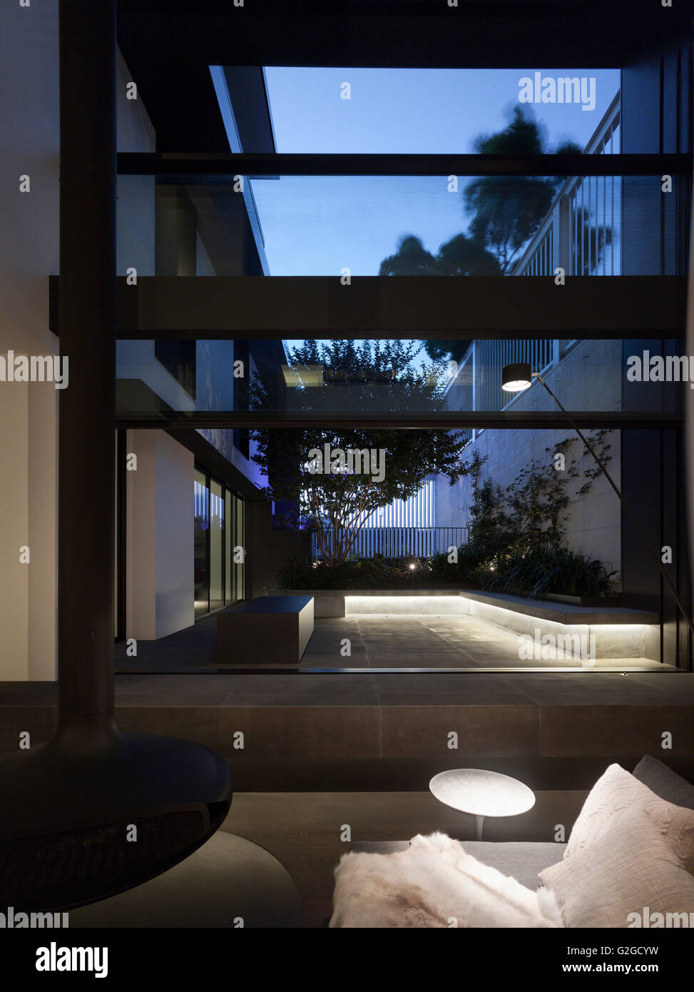 Courtyard w hi-res stock photography and images - Alamy