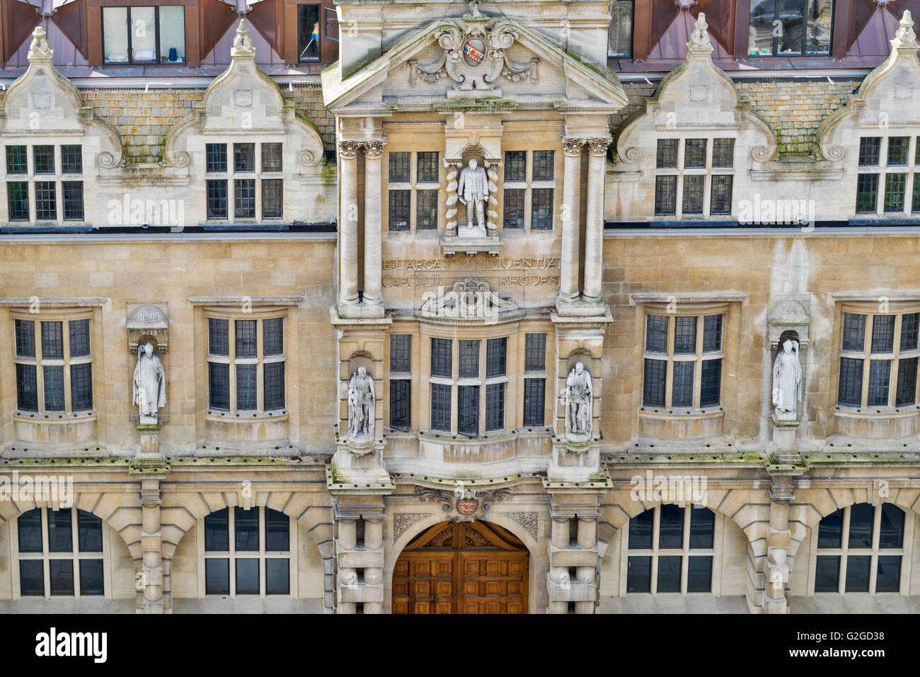 OXFORD CITY THE STATUES OF ORIEL COLLEGE CECIL RHODES LOOKS DOWN FROM ...
