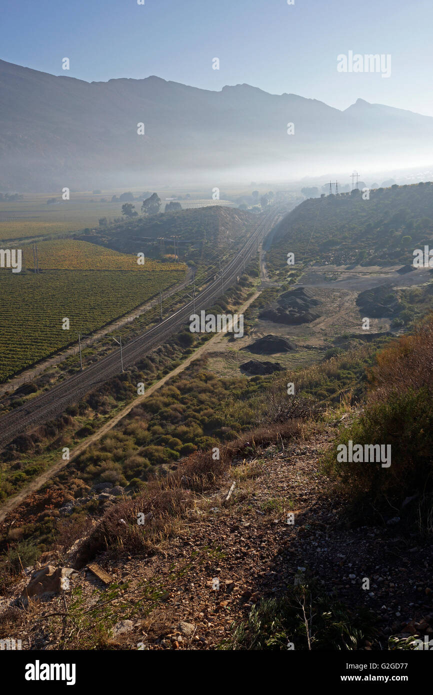The picturesque Hex River Valley lies at the foot of the Hex River ...