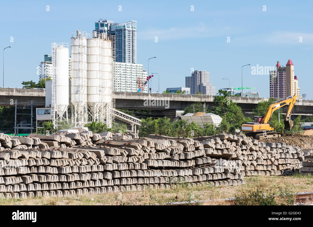 Stack of railway sleepers hi-res stock photography and images - Alamy