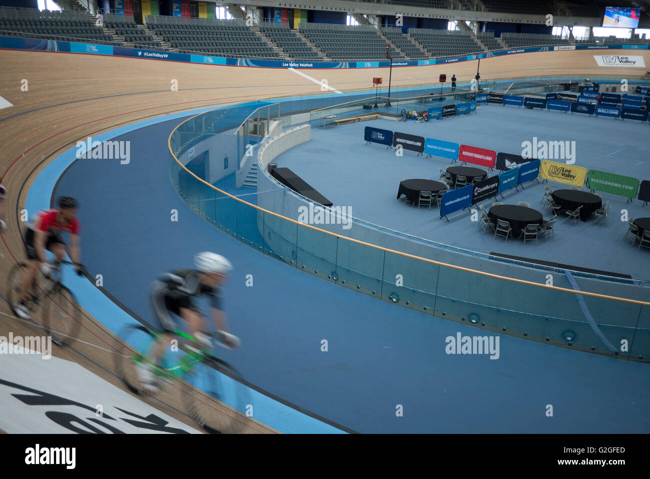 London velodrome interior hi-res stock photography and images - Alamy