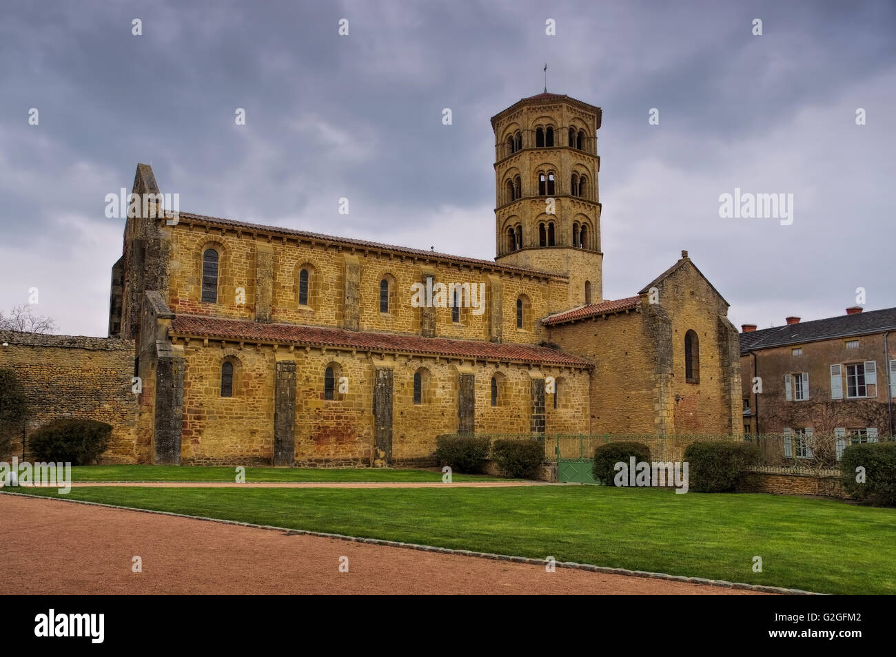 romanische Kirche in Anzy-le-Duc Burgund, Frankreich - romanesque Anzy ...