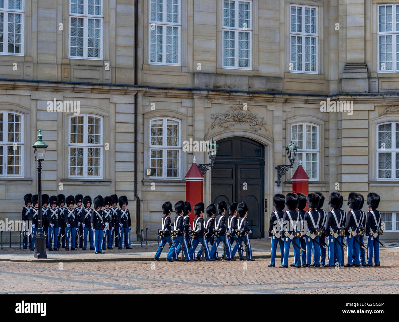 Traditional Guard Outside Amalienborg High Resolution Stock Photography and Images - Alamy