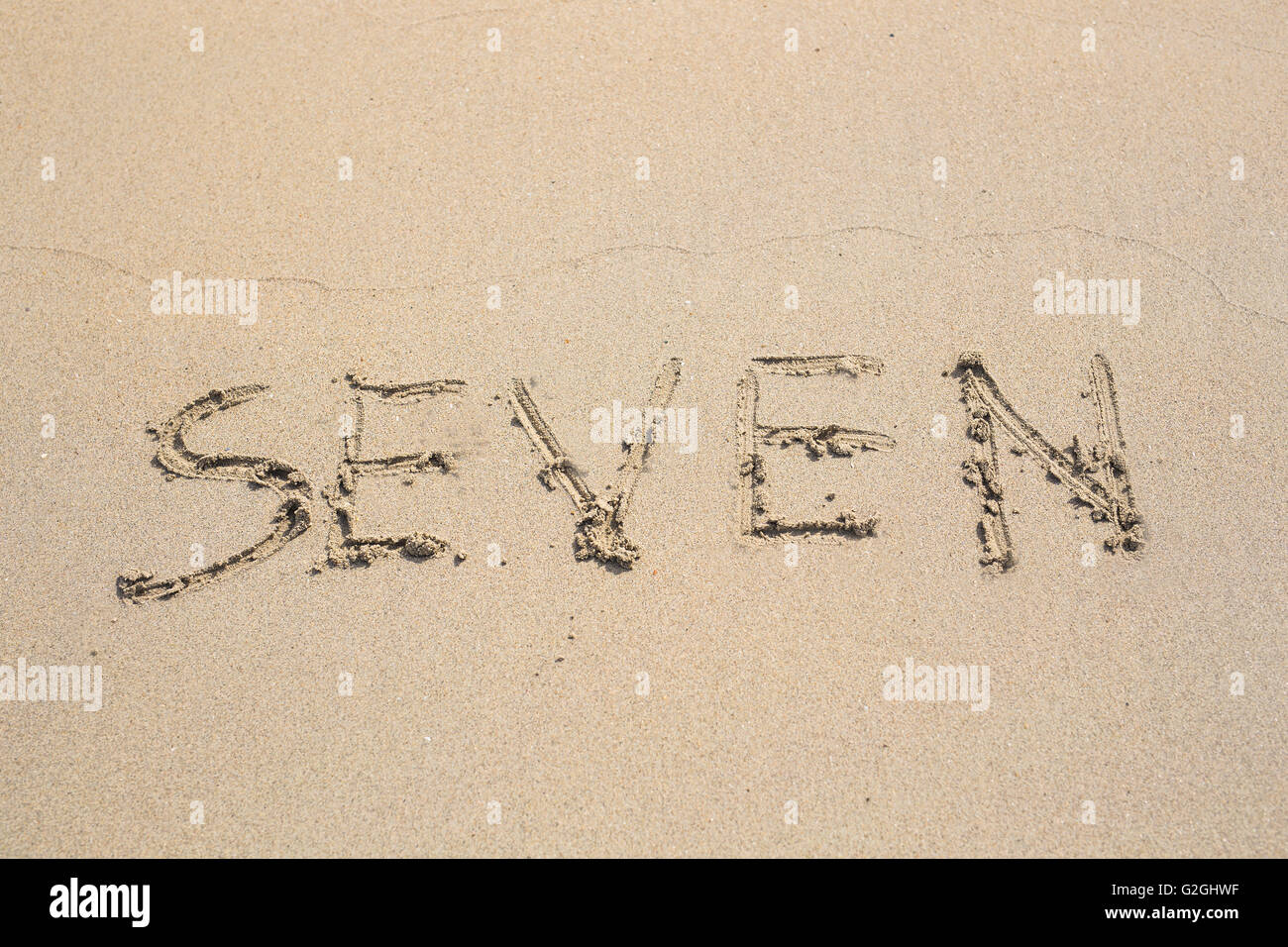 Number drawn on sand beach hi-res stock photography and images - Alamy