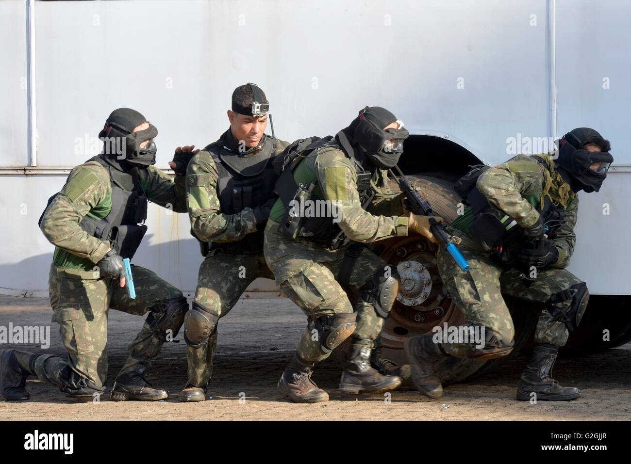 Commandos with the Brazilian Marine Corps Special Operations Battalion ...