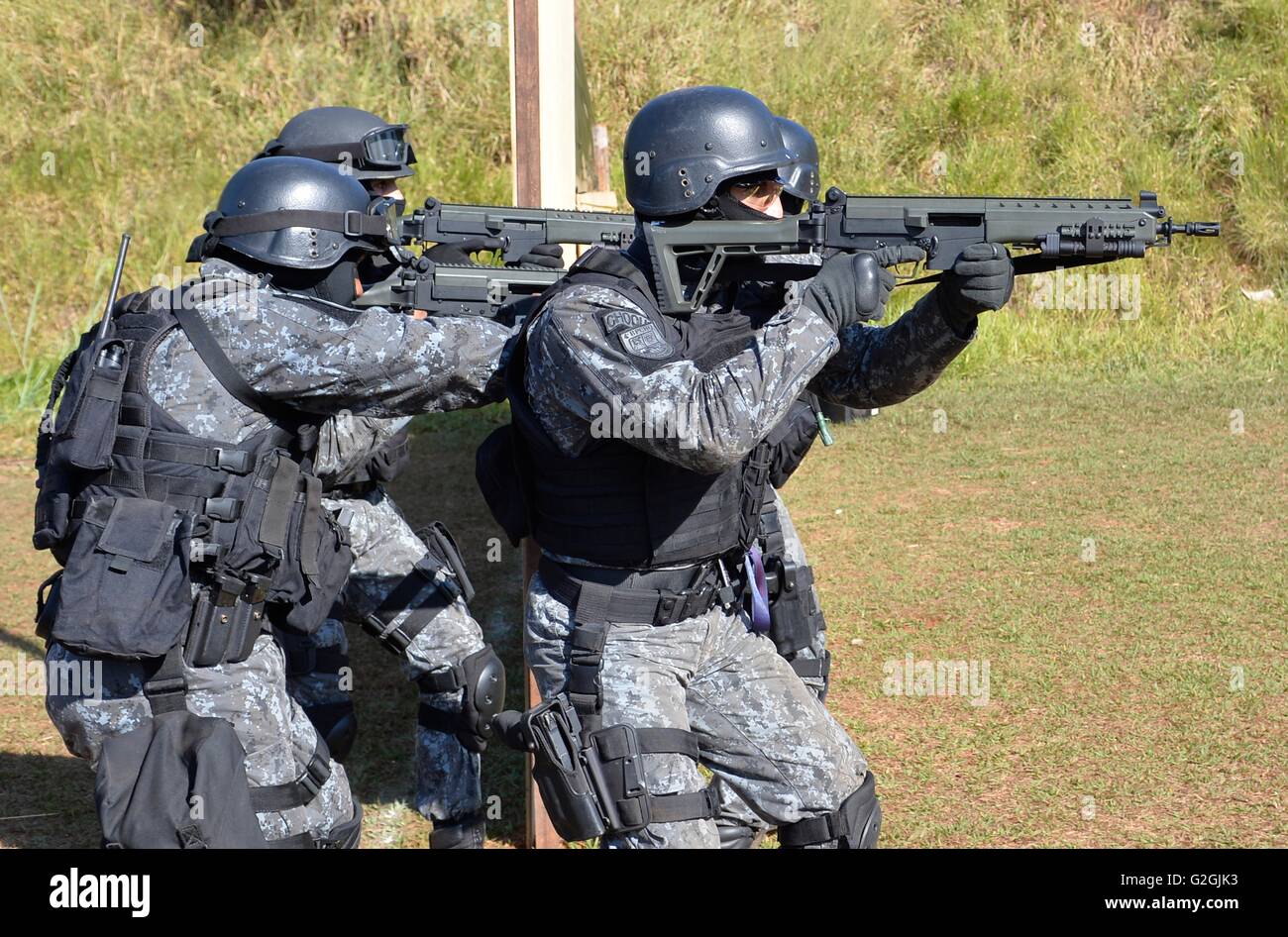 Commandos with the Brazilian Marine Corps Special Operations Battalion ...