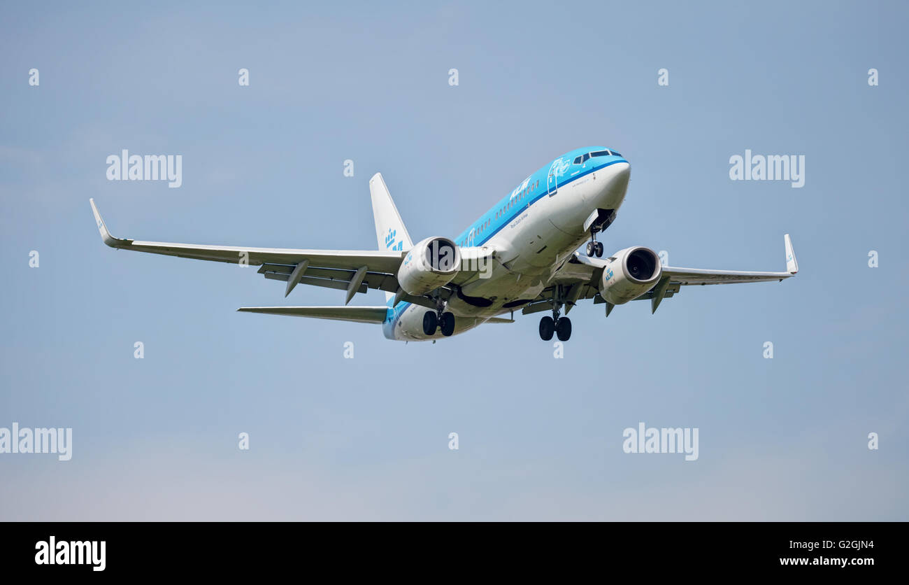 Klm arriving at london heathrow airport hi-res stock photography and ...