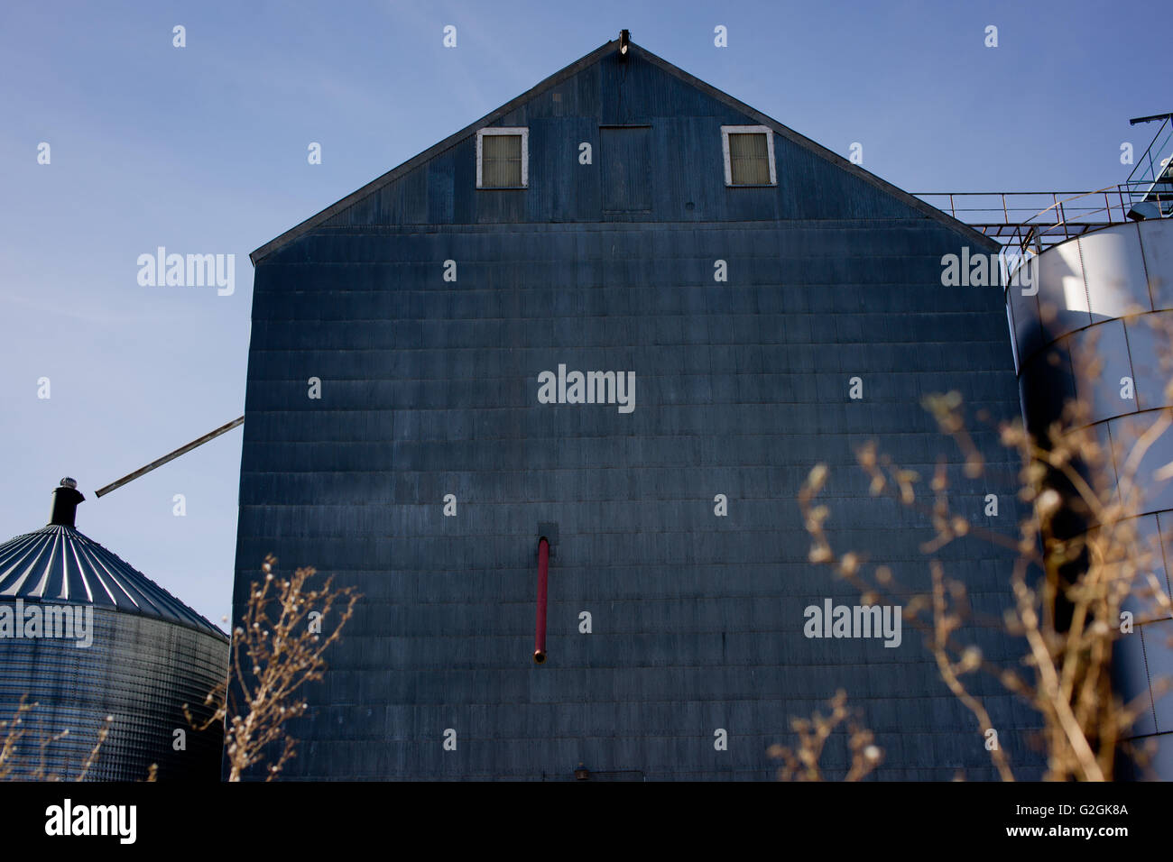 Grain Storage Building and Industrial Silos Stock Photo - Alamy