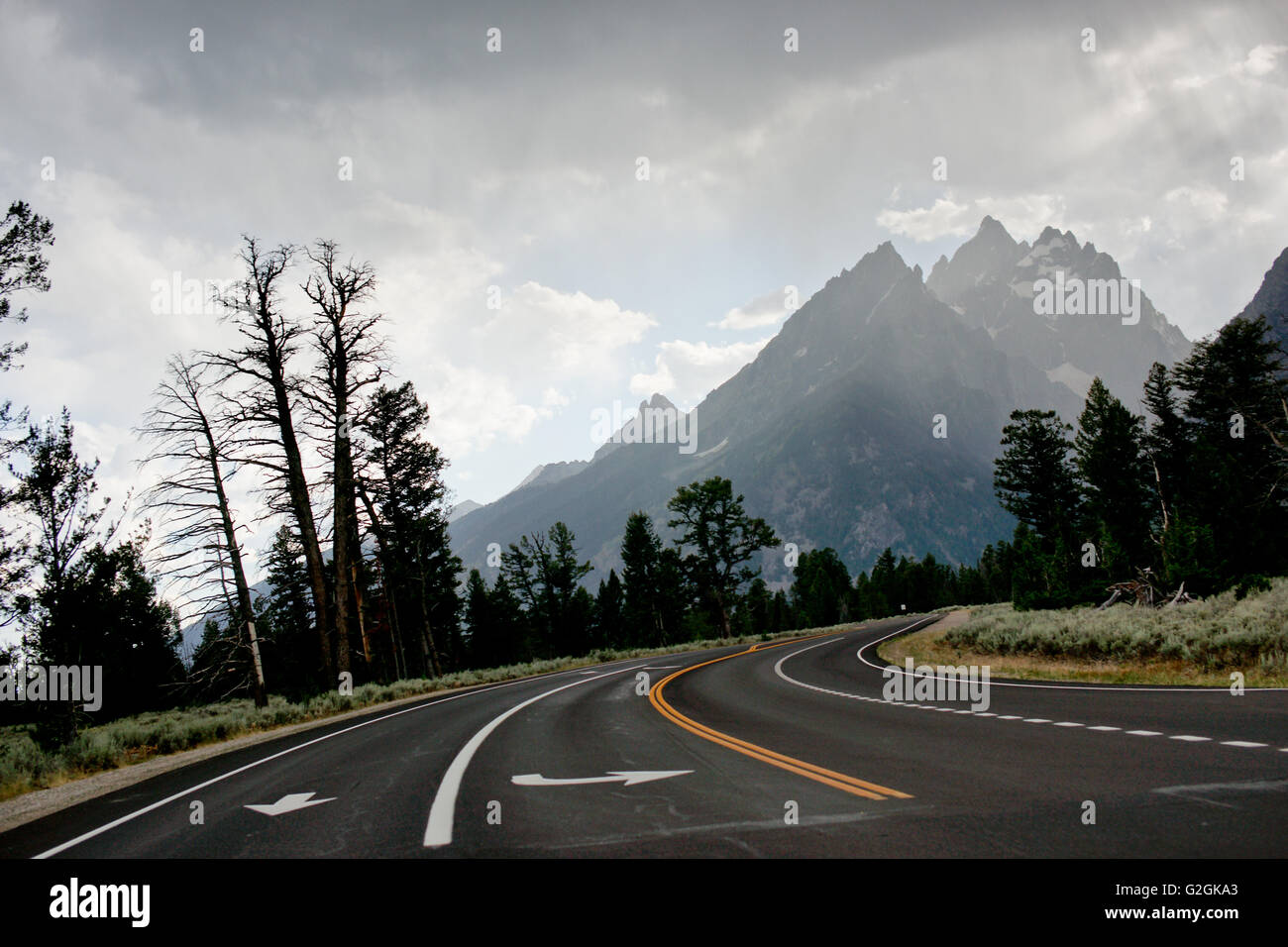 Road Leading to Teton Mountain Range, Grand Teton National Park ...