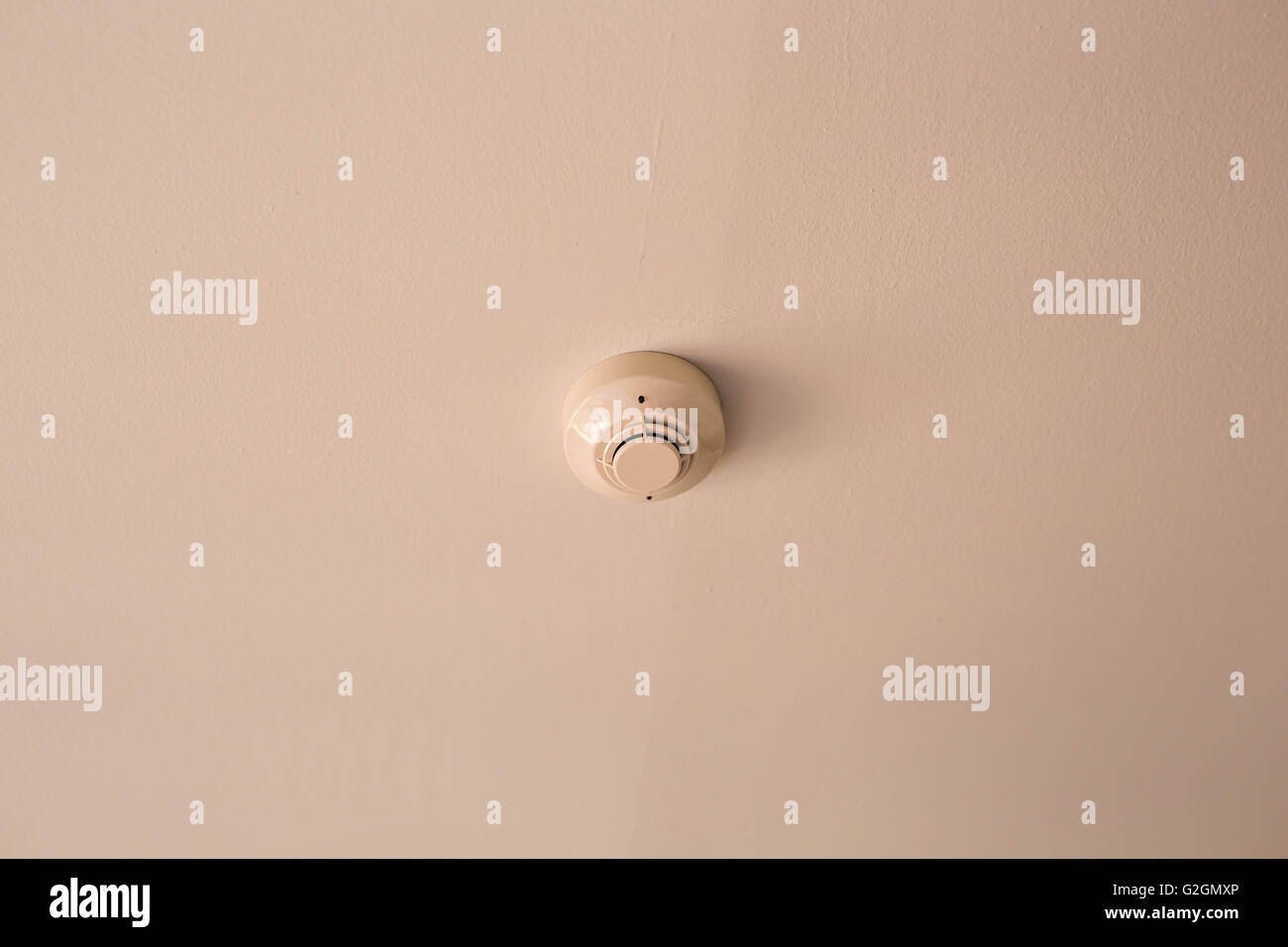 smoke detector on a ceiling Stock Photo - Alamy