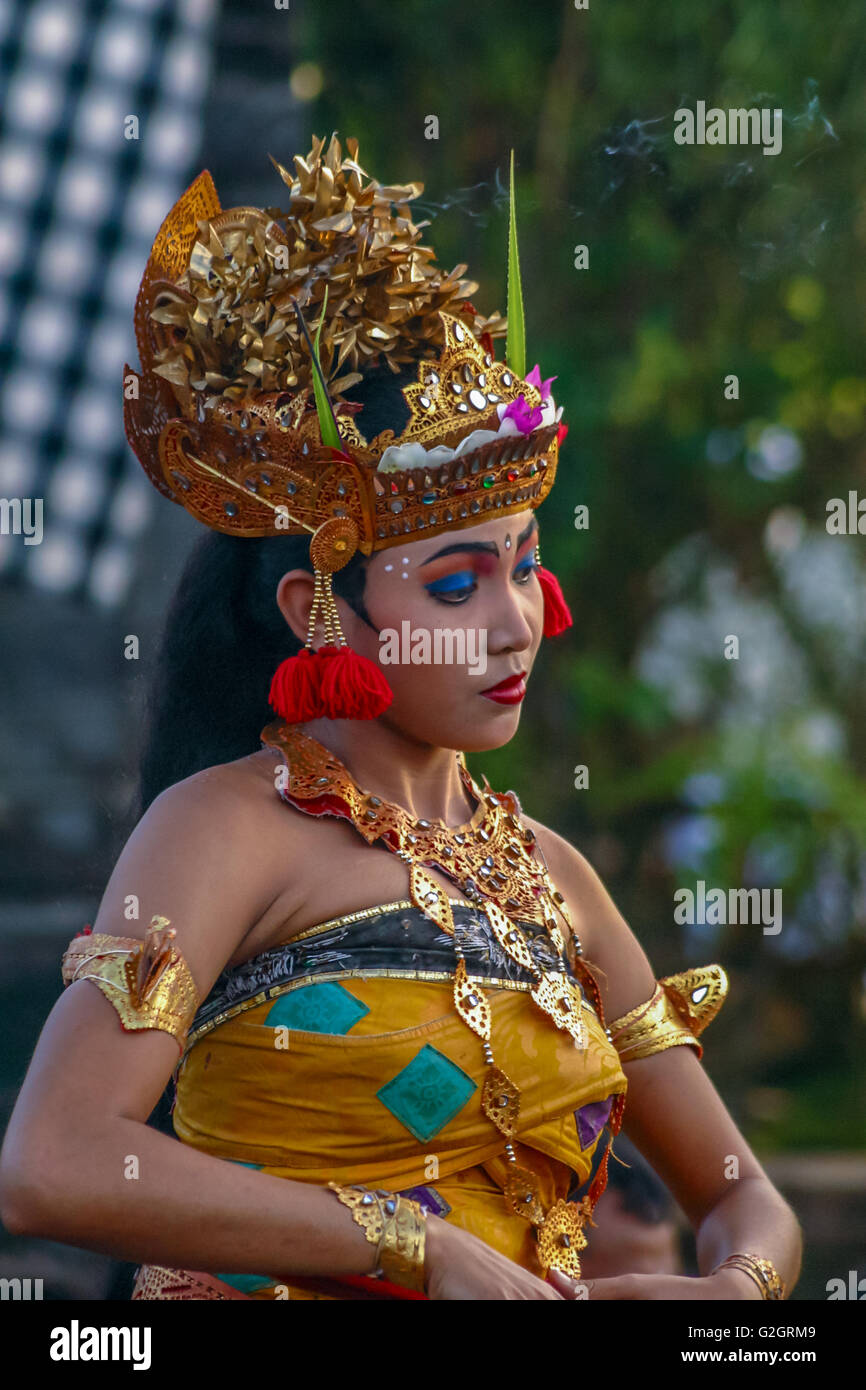 Indonesia Bali Uluwatu Dancers performing the spectacular Kecak dance ...