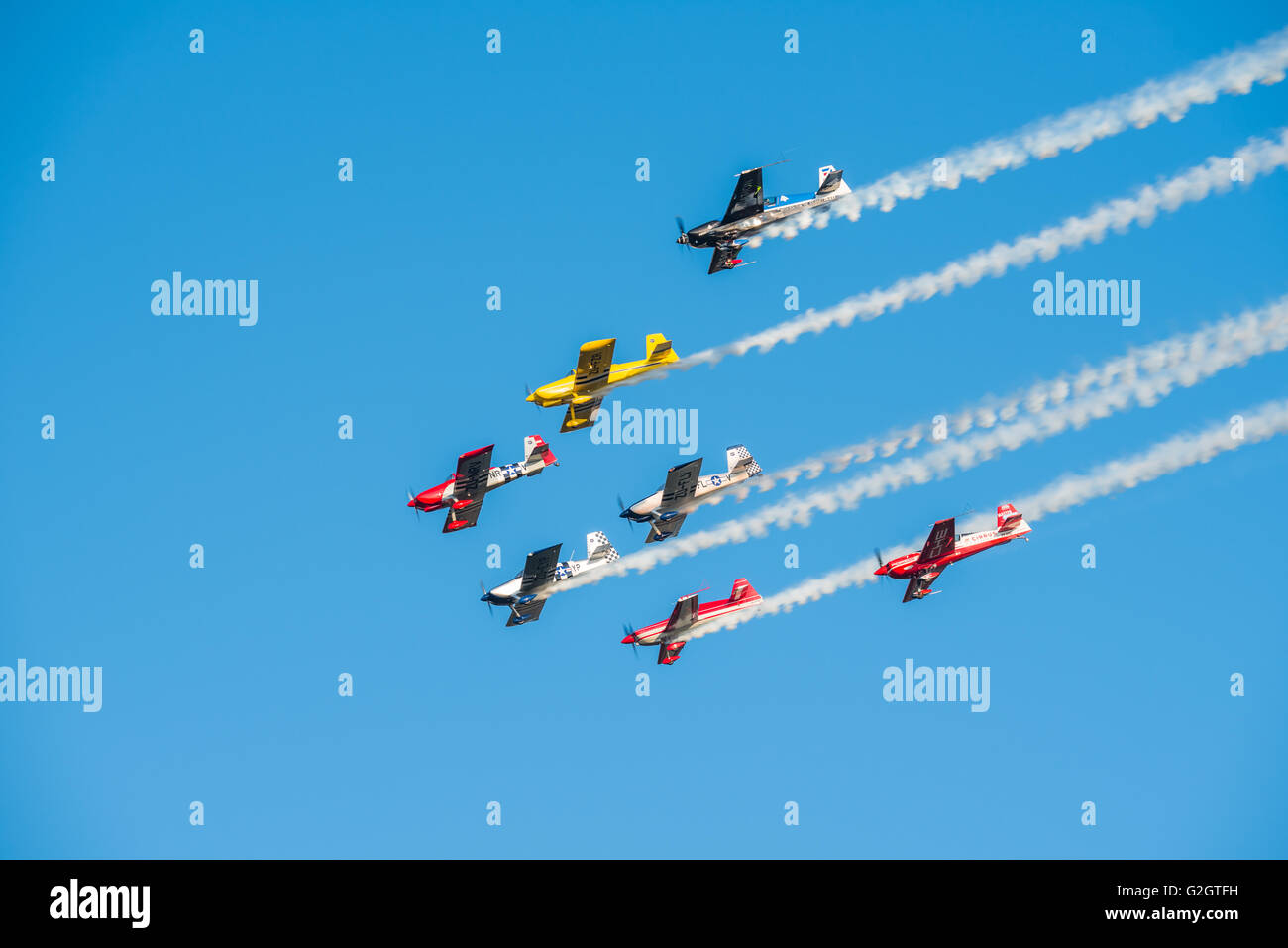 Light aircraft flying hi-res stock photography and images - Alamy