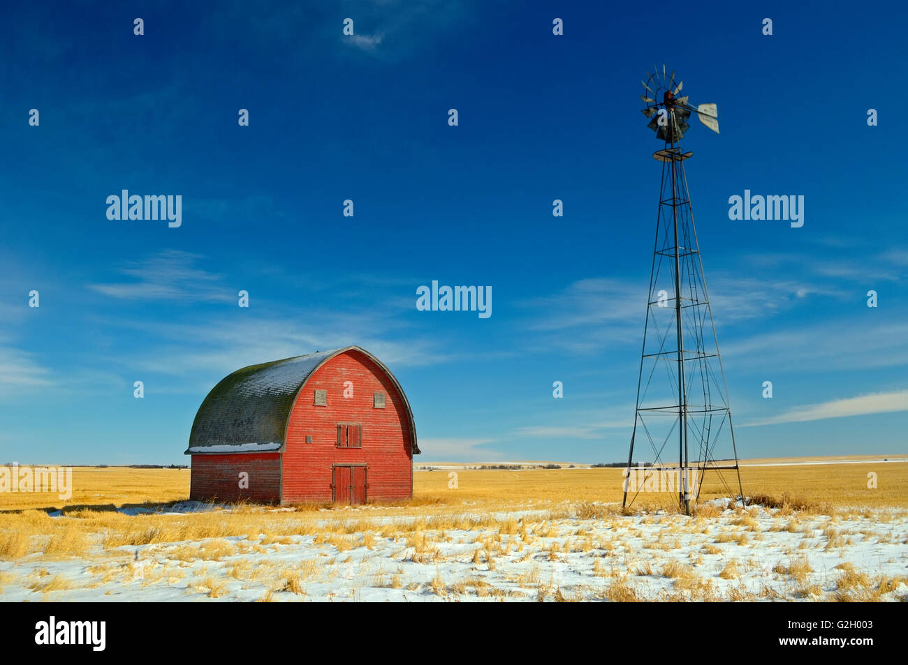 Red barn and windmill Vulcan Alberta Canada Stock Photo - Alamy